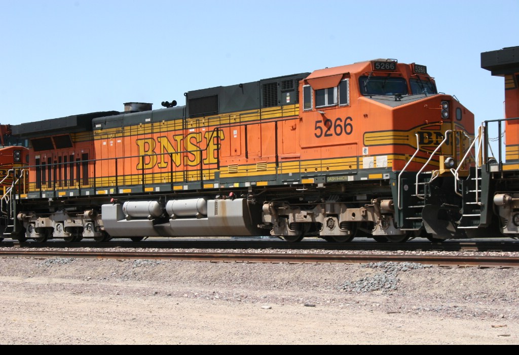 BNSF 5266